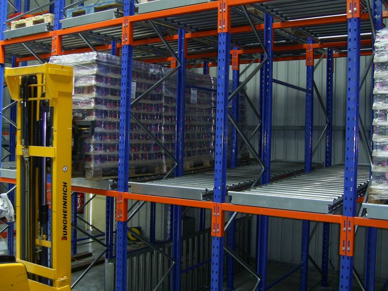 Découvrez nos solutions de rayonnage à palettes et systèmes de stockage